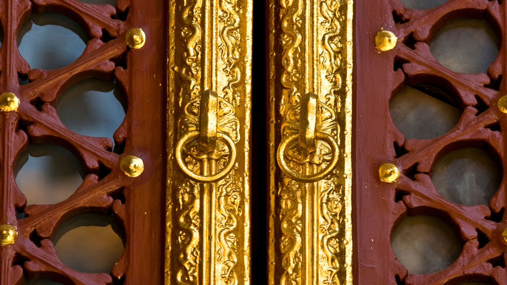 How to Clean a Gold Door Handle: A Complete Guide - Drhomey